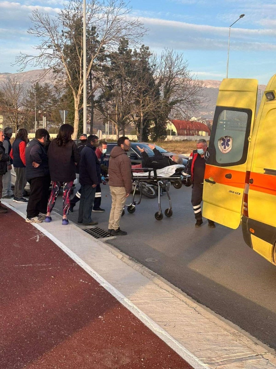 Ιωάννινα: Τροχαίο ατύχημα μεταξύ Ι.Χ και δικύκλου στον κόμβο ...