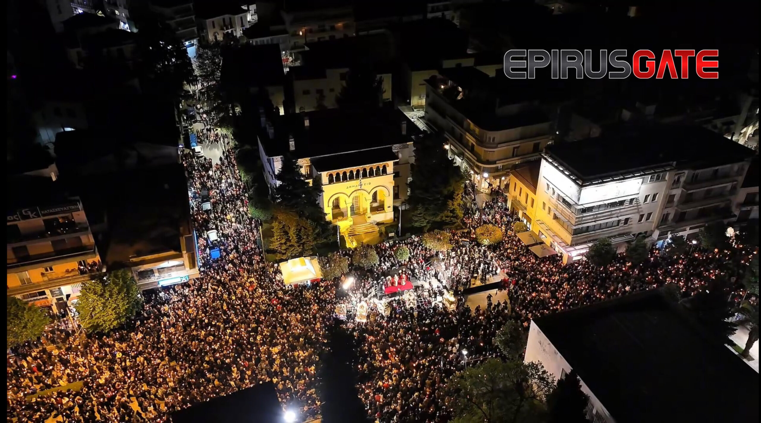 Κατανυκτική η συνάντηση των Επιταφίων μπροστά στο Δημαρχείο Ιωαννίνων (video) - EPIRUSGATE